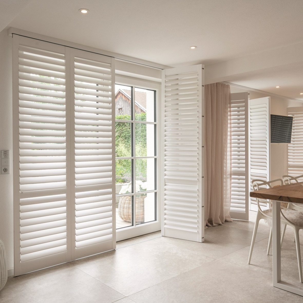 Shutters or blinds? | JASNO